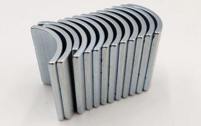 China De boogvormige Vrije van de Motormagneten N45SH van het Energieneodymium Deklaag van het de Rangzink Te koop