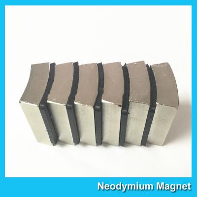 China Tamaño y forma de encargo arqueados sinterizados N52 del imán del boro del hierro del neodimio en venta