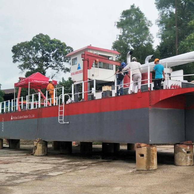 Dredge assembly at worksite