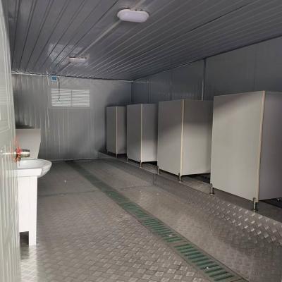 Cina Bagno esterno prefabbricato Bagno portabile contenitore Bagno 20 piedi Camera singola con bagno pubblico pannello sandwich Cornice in acciaio in vendita