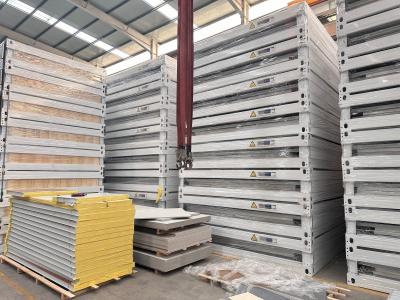 중국 샌드위치 패널 평면 포장 컨테이너 전문 맞춤화 및 빠른 설치를위한 높은 바람 등급 집 판매용