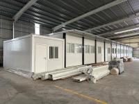 China Fireproof Flat Pack Container House 20FT 40FT Easy Assembly Customizable Prefab Living House for sale