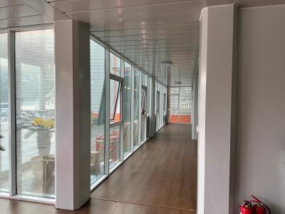 Cina Installazione veloce su misura Alta resistenza al vento Casa piatta con stile di design moderno 600X600X300 cm Dimensione singola pacchetto in vendita