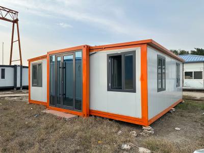 China Strong Structure Steel Sandwich Panel Easy Assembly Foldable 40 Foot Movable Western Big House Expandable Container House for sale