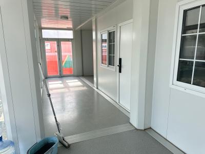 China Op maat gemaakte 20FT/40FT Modern Style Prefab Huis met badkamer Flat Pack Container Wooneenheden Te koop