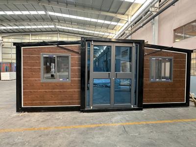 Cina Assemblare Prefab Mobile House Container Home Container House espandibile su ruote pronto per la spedizione con tetto superiore impermeabile in vendita