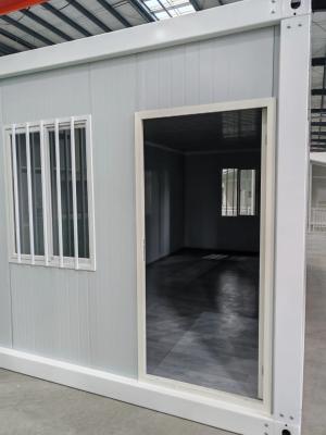 Cina Casa in container prefabbricata da 20 piedi con cucina e porta di sicurezza Bianco o colore personalizzato Disegno durevole in vendita