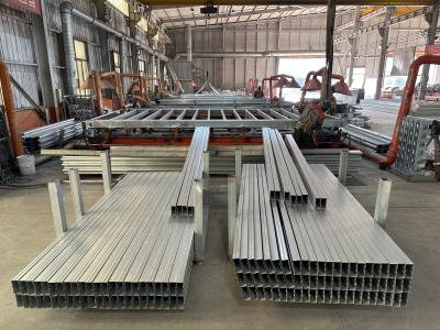 China Casa pré-fabricada de 20 pés feita em poupança de energia de baixo carbono Casa de contêiner modular com vantagem de instalação rápida e painel de sanduíche à venda