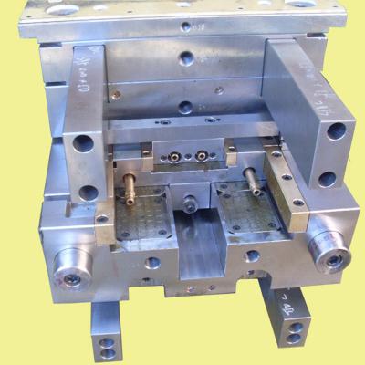 Cina Custom Precision Plastic Injection Moulding Services  Factory For Abs Pa Pp Pc in vendita