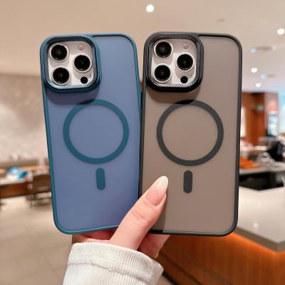 China Matte Strong Magnetic Phone Case Skin Friendly Para o iPhone 16 15 Pro Max à venda