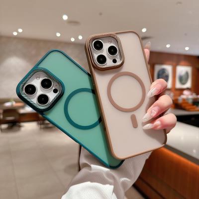 China Matte Strong Magnetic Phone Case Skin Friendly Para o iPhone 16 15 Pro Max à venda