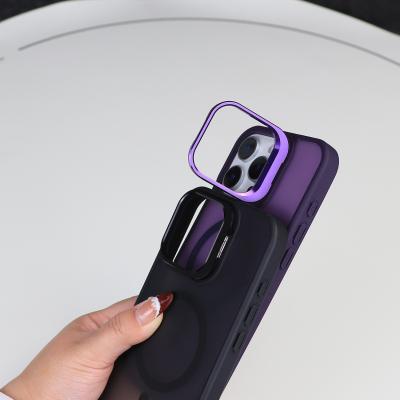 China TPU PC Metalen Camera Stand Magsafe Telefoon Hoes Translucent Back Cover Te koop