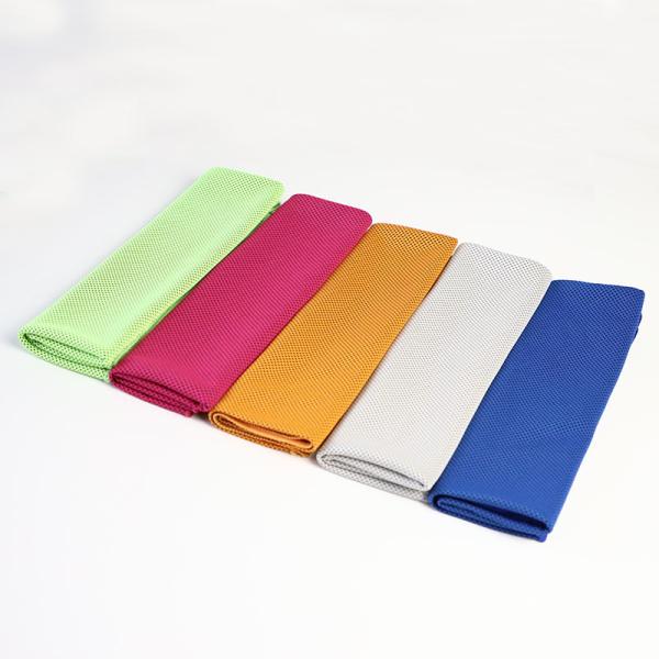 Quality Polyester 170gsm Microfiber Sport Towel With Pvc Bag Package / Around Shoulders Cooling Rags For Sports for sale