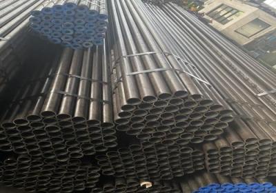 中国 Customizable Galvanized Steel Pipes Conforming To Standards with Hot Extrusion Process 販売のため