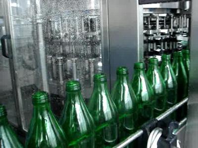 Cina Il succo lineare rotatorio 500ml/ha carbonatato il macchinario di materiale da otturazione della bevanda con controllo di SpA in vendita