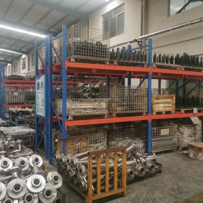 Customizable shelving levels for warehouse storage