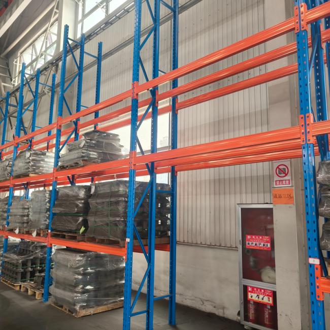 Warehouse pallet rack in storage application
