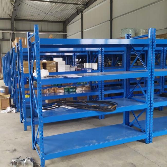 Boltless shelving system in warehouse environment