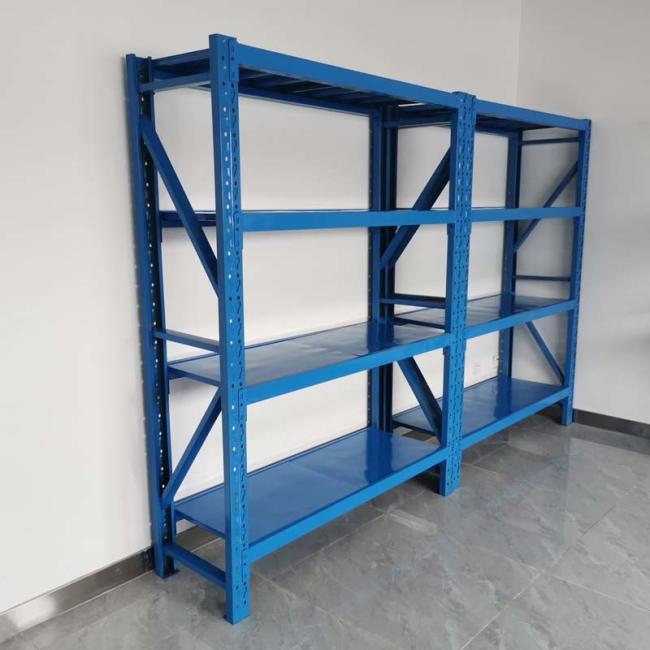 Customizable shelving system in warehouse setting