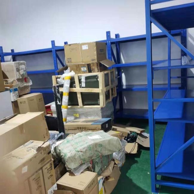 Industrial storage rack with heavy load capacity