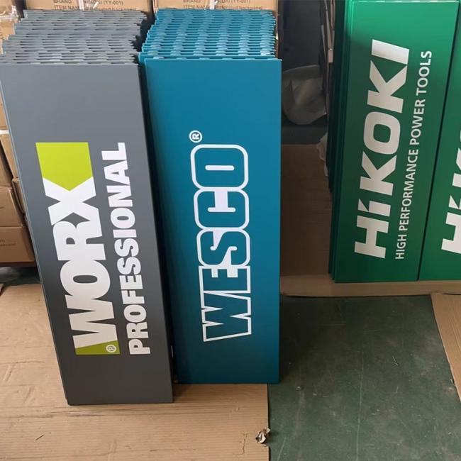 Versatile supermarket rack with multiple shelf configurations