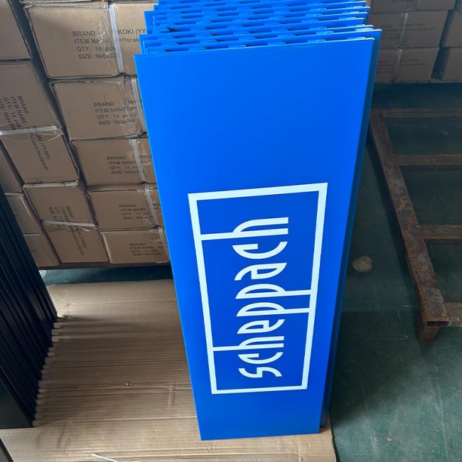 Customizable supermarket display rack configuration