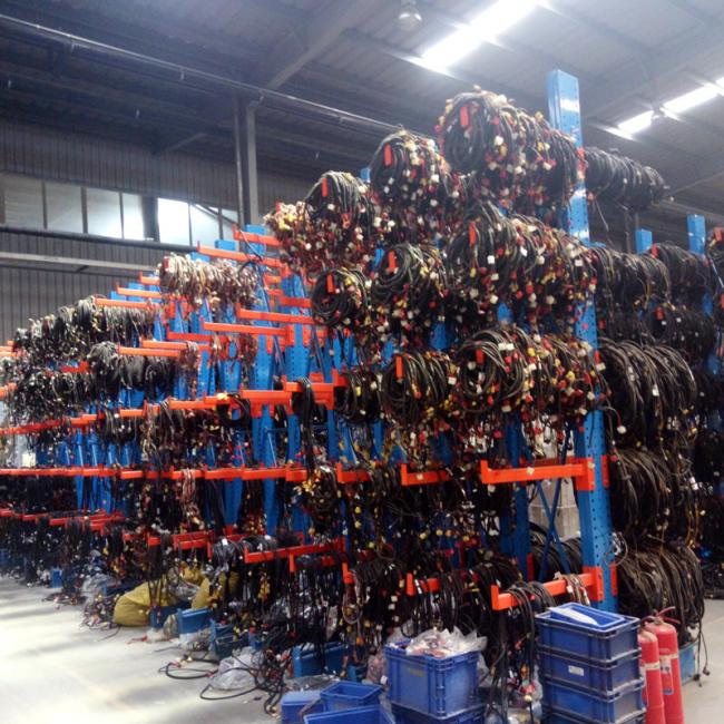 Cantilever rack loaded with long materials