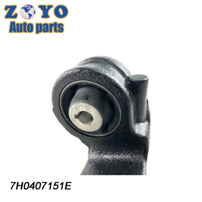Cina OEM Standard 7H0407151E Braccio di controllo anteriore inferiore sinistro per VW T5 Transporter 2004-2009 in vendita