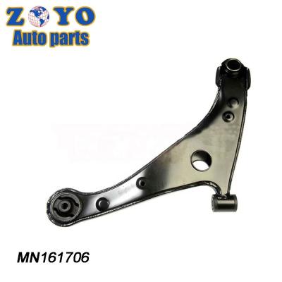 Cina OEM Standard SB-7982 Braccio di controllo anteriore inferiore per le parti di sospensione Mitsubishi Eclipse in vendita