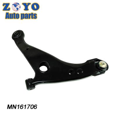 Cina OEM Standard SB-7982 Braccio di controllo anteriore inferiore per le parti di sospensione Mitsubishi Eclipse in vendita