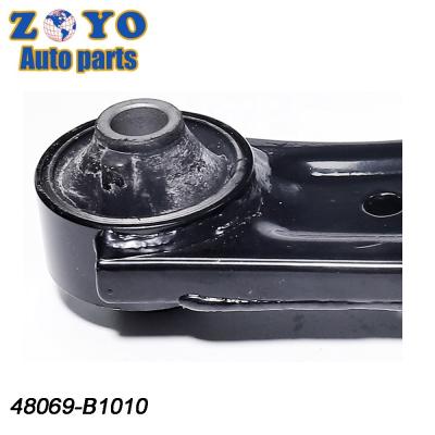 Cina DAIHATSU PASSO 2004-2009 Braccio di controllo anteriore inferiore sinistro con rivestimento e busco E in vendita