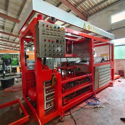 China Las máquinas de formación de vacío de plástico se utilizan para producir varios campos de embalaje de plástico en venta