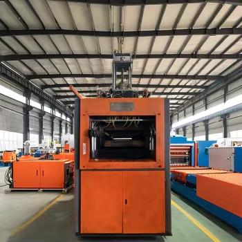 Cina Macchina di termoformatura in plastica completamente automatica per tazze usa e getta ad alta efficienza e risparmio energetico in vendita