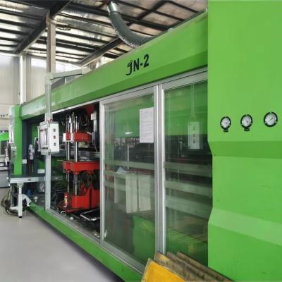 China Máquina avançada de moldagem a vácuo de plástico com 150 mm de altura de moldagem e 710 * 610 mm de área de moldagem máxima à venda