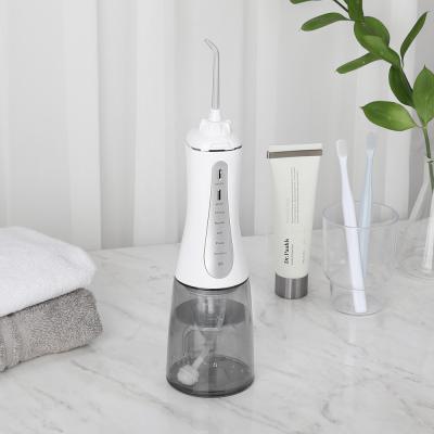 中国 30-120PSI強力な水Flosser電気携帯用再充電可能な口頭Irrigator IPX7 販売のため