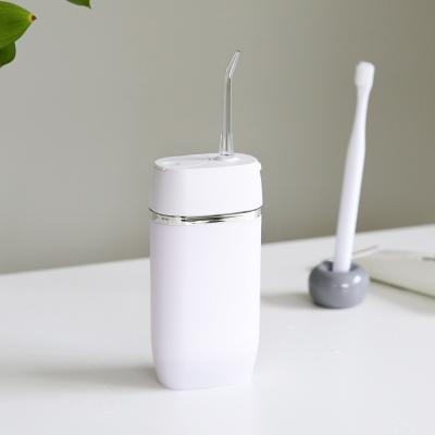 Cina acqua senza cordone portatile Flosser di mini irrigator orale di 3 di modi 2 denti di Jet Tips Deep Clean in vendita