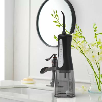 China Draagbare waterflosser IPX7 waterdicht mondreinigingsmiddel 360° draaiend mondstuk Te koop