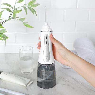 Cina Acqua orale elettrica portatile Jet Dental Irrigator Lightweight 30-120PSI in vendita
