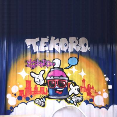 China Fading Resistant Graffiti Spray Paint with 2000 Customized Colors in 400ml Volume and 3 Years Validity for sale