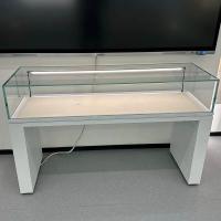 China Custom Table-mount Display Cabinet Glazed Five Sides 360 View with Climate Module for Fabrics for sale
