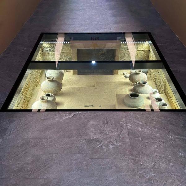 Quality High Strength Glass Floor Integrated Display Cabinet Customized LED Lighting for sale