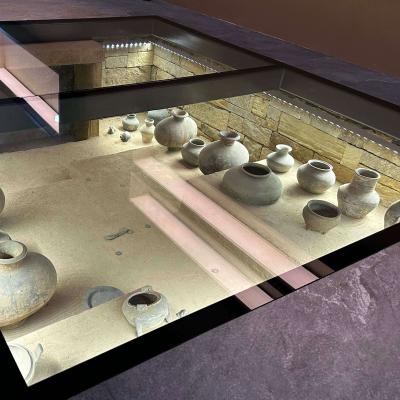 China Floor-integrated Vitrine Space-efficient Alone Or Ganged for Supplemental Exhibits for sale