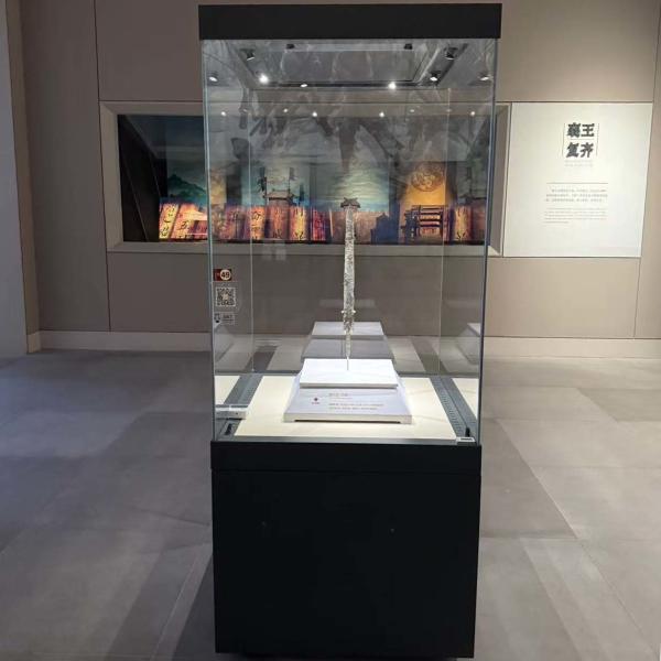 Quality Custom Freestanding Glass Display Cabinet Museum LED Lighting Glass Cabinet For Exhibitions for sale