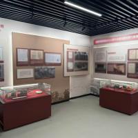 Quality LED Lit History Glass Cabinet Counter Movable Fully Transparent Countertop Glass for sale