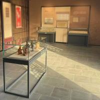 Quality Dust Resistant Table Display Cabinet Modern Style Custom Metal Frame Legs for sale