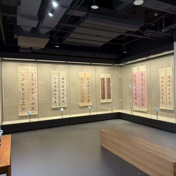 Quality Adjustable Wall Display Cabinet Easy Installation Dust Free For Exhibitions for sale