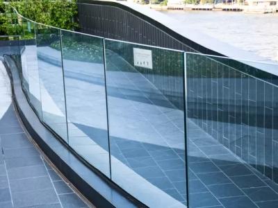 China Laminated Safety Glass Panel with 88% Light Transmittance, Customized Pattern, and Excellent Soundproofing for Showrooms and Security Installations for sale