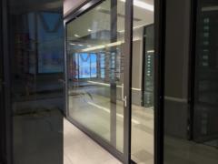 Residentiële aluminium rollende deur Commerciële aluminiumalloy frame gate