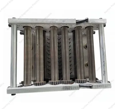 Cina Stampo di estrusione per profili in plastica PA in PA66 GF25 Thermal Break Strip Extruding Machine in vendita