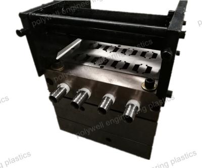 Cina Plastic Moulding Dies Used On Single Screw Machine For Heat Insulation Strips Production in vendita